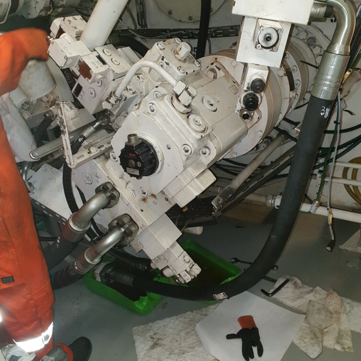Upgrading of Offshore Crane 60T AHC Crane Including Software License #2 ...